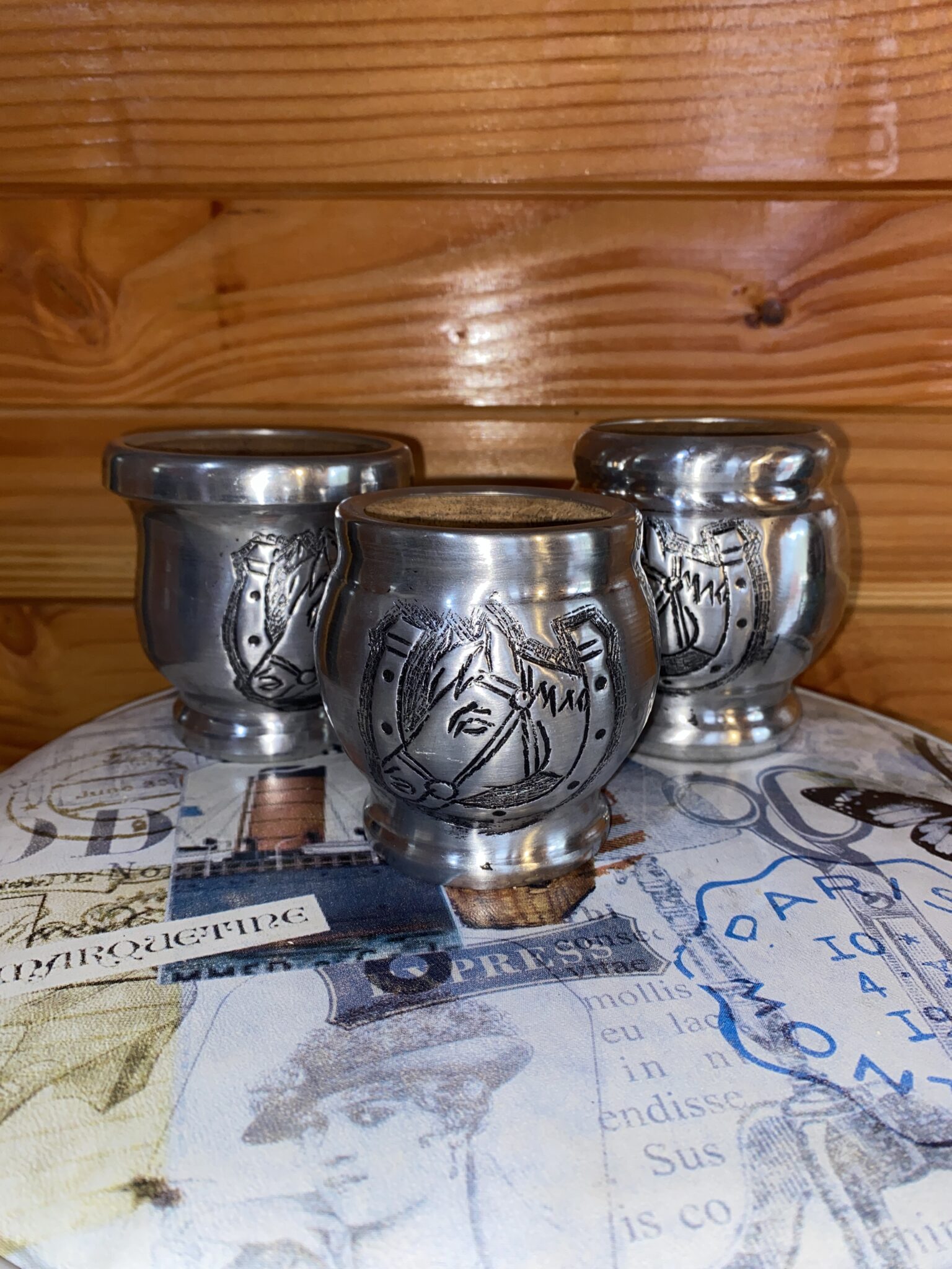 Mate de Algarrobo Forrado en Aluminio Cincelado